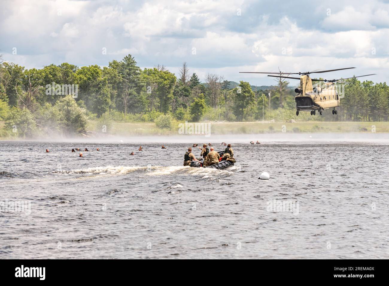 Illinois Army National Guard Soldiers from Charlie Troop, 106th Cavalry ...