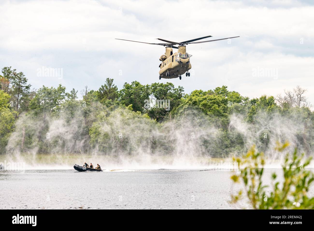 Illinois Army National Guard Soldiers from Charlie Troop, 106th Cavalry ...