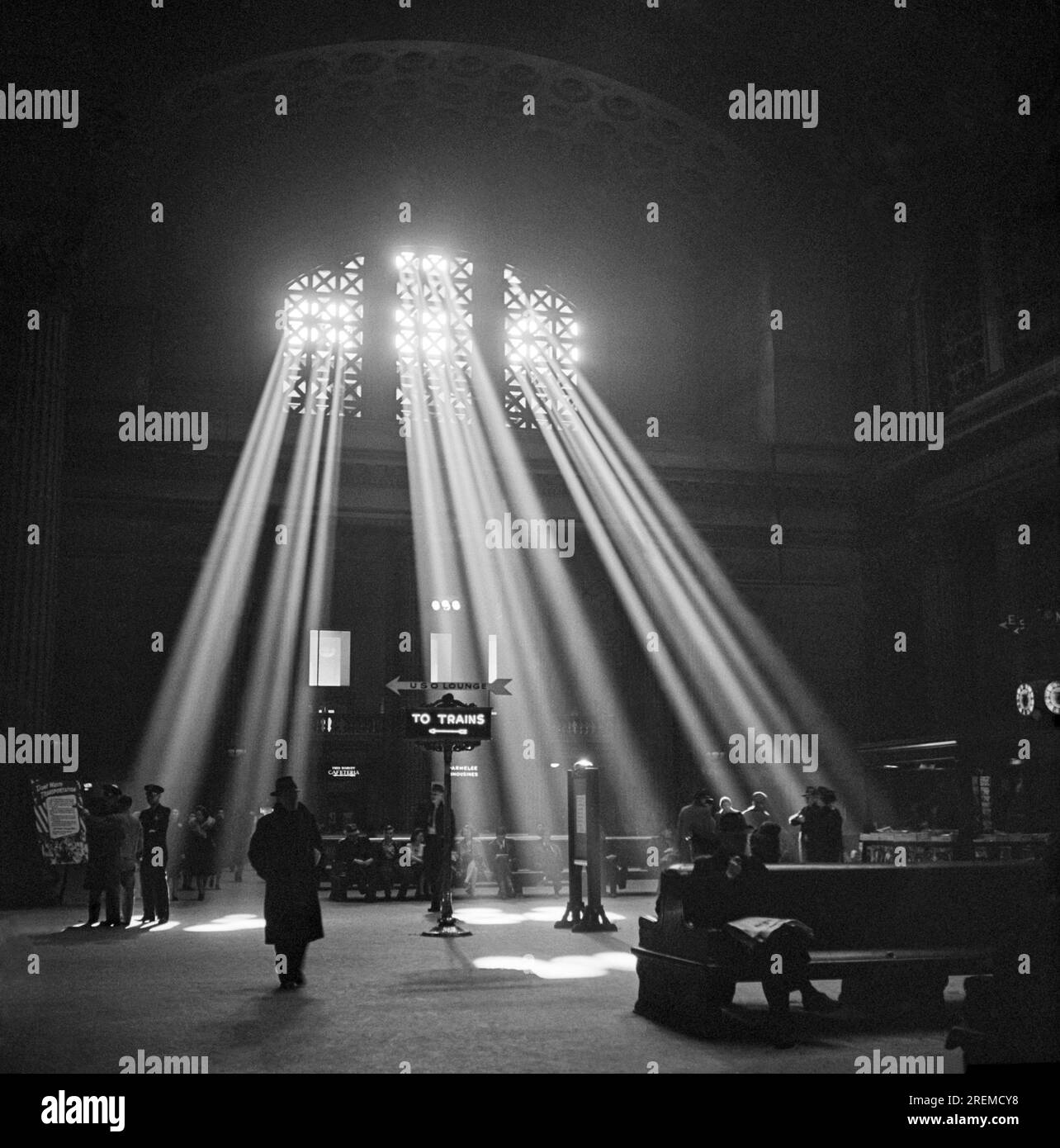 Chicago, Illinois: January, 1943 The Union Station waiting room with ...