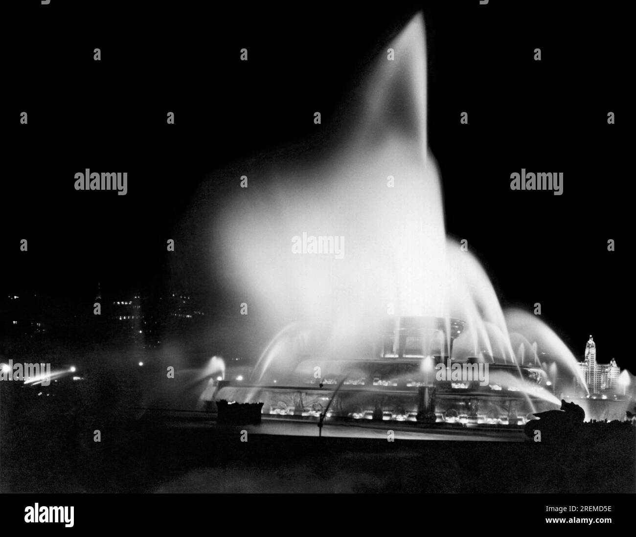 Chicago skyline 1920s Black and White Stock Photos & Images - Alamy