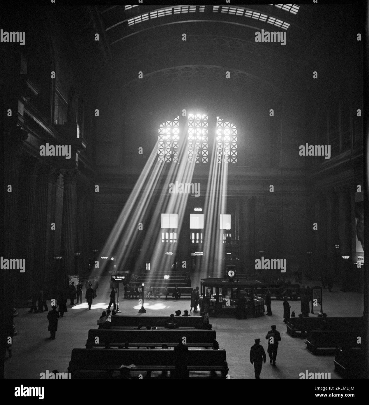 Chicago, Illinois: January, 1943 The Union Station waiting room with ...