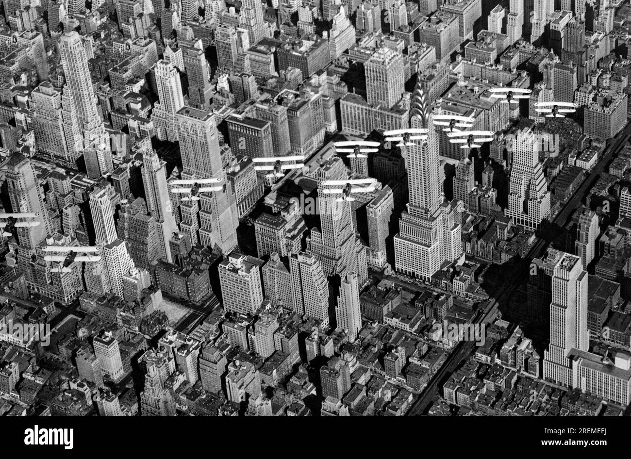 New York, New York: c. 1932. Unitd States Army Air Corp biplanes flying ...