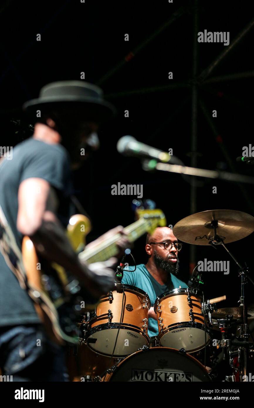 Marcus miller on stage hi-res stock photography and images - Alamy