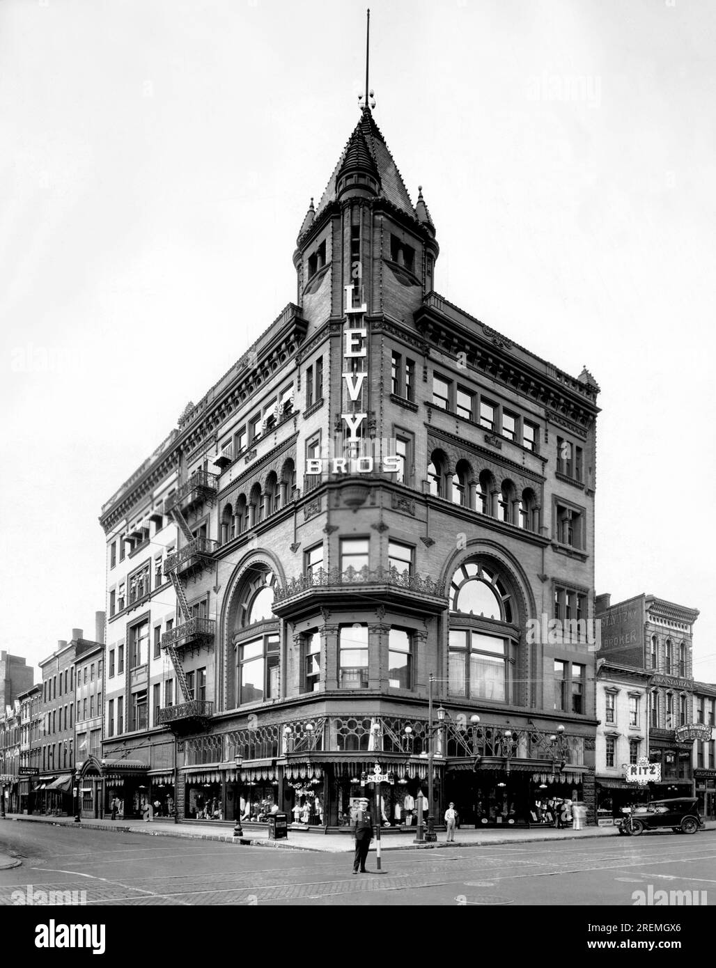 Louisville in 1920s hi-res stock photography and images - Alamy