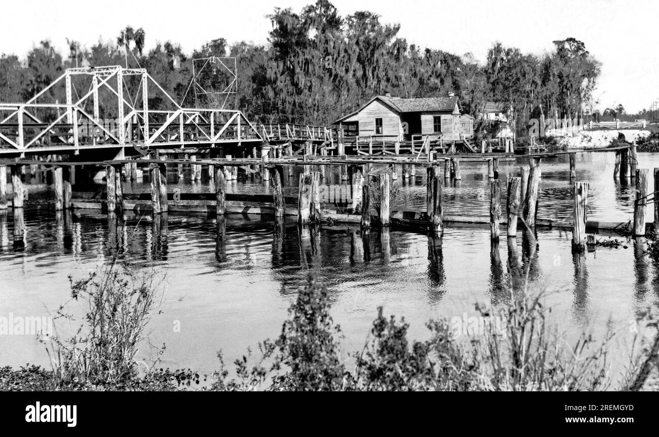 Florida c 1916 The Crescent River Bridge in Florida Stock Photo - Alamy