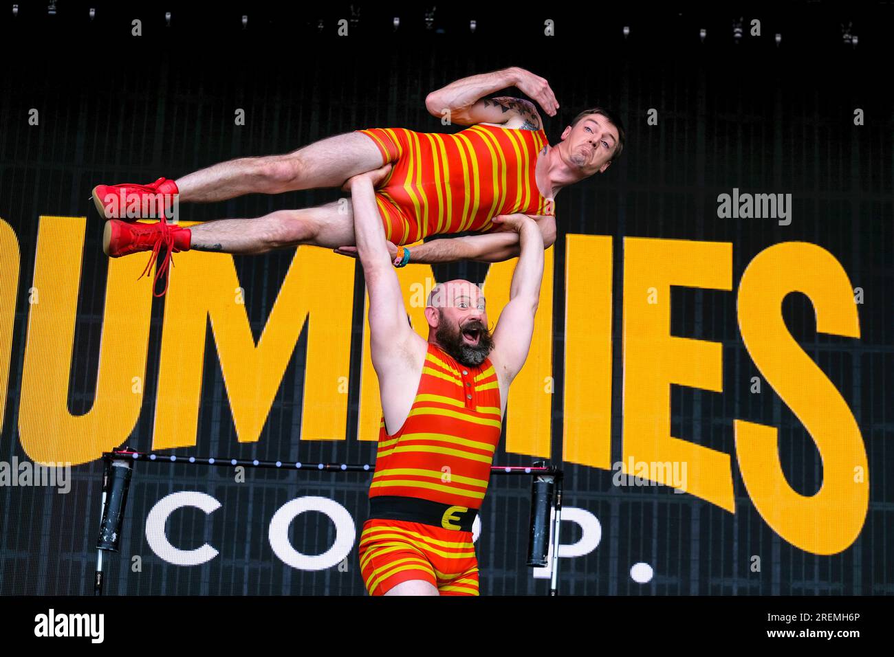 Qualified circus performer hi-res stock photography and images - Alamy