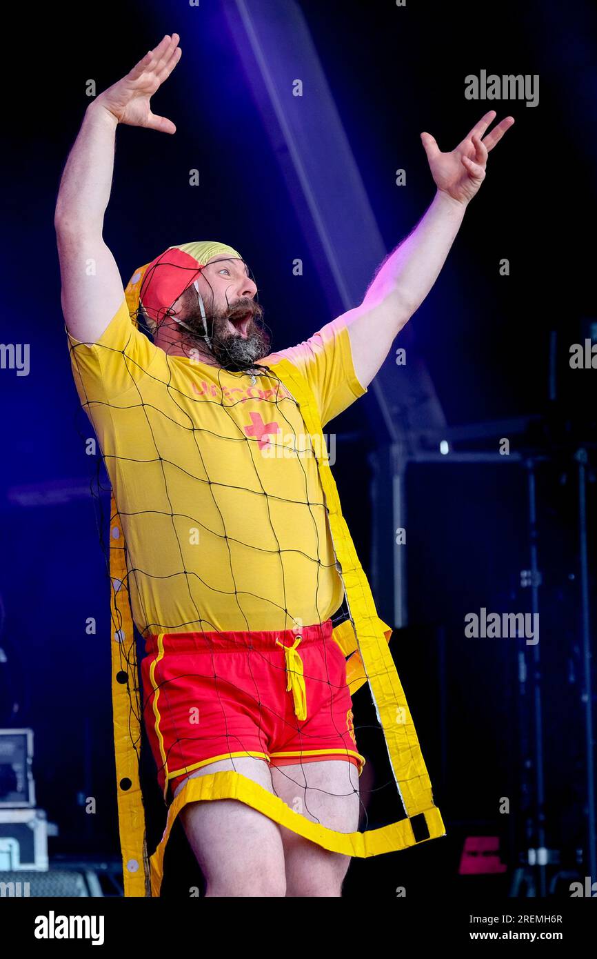 Slapstick comedy hi-res stock photography and images - Alamy