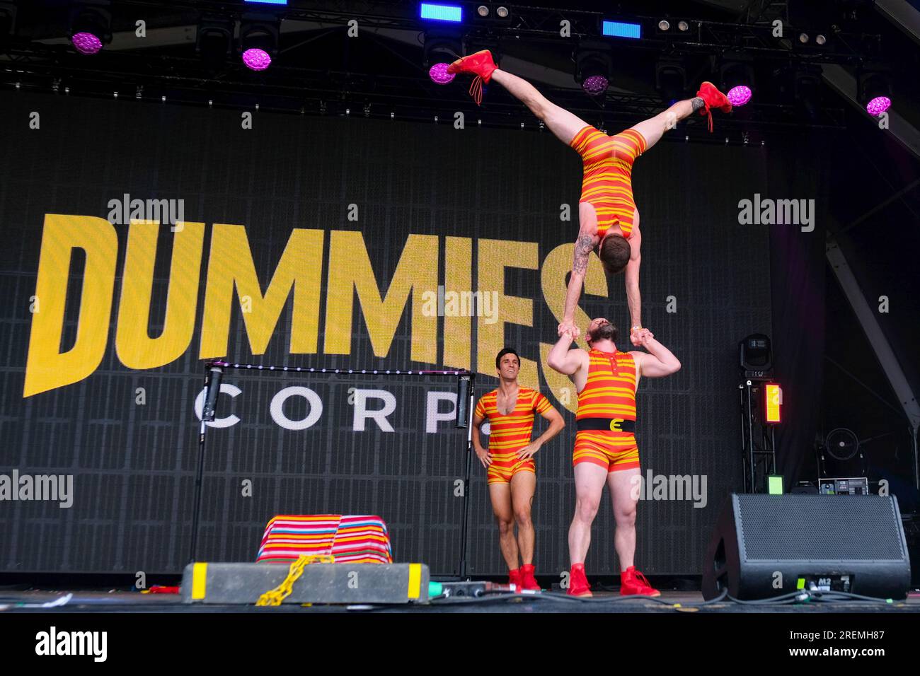 Qualified circus performer hi-res stock photography and images - Alamy