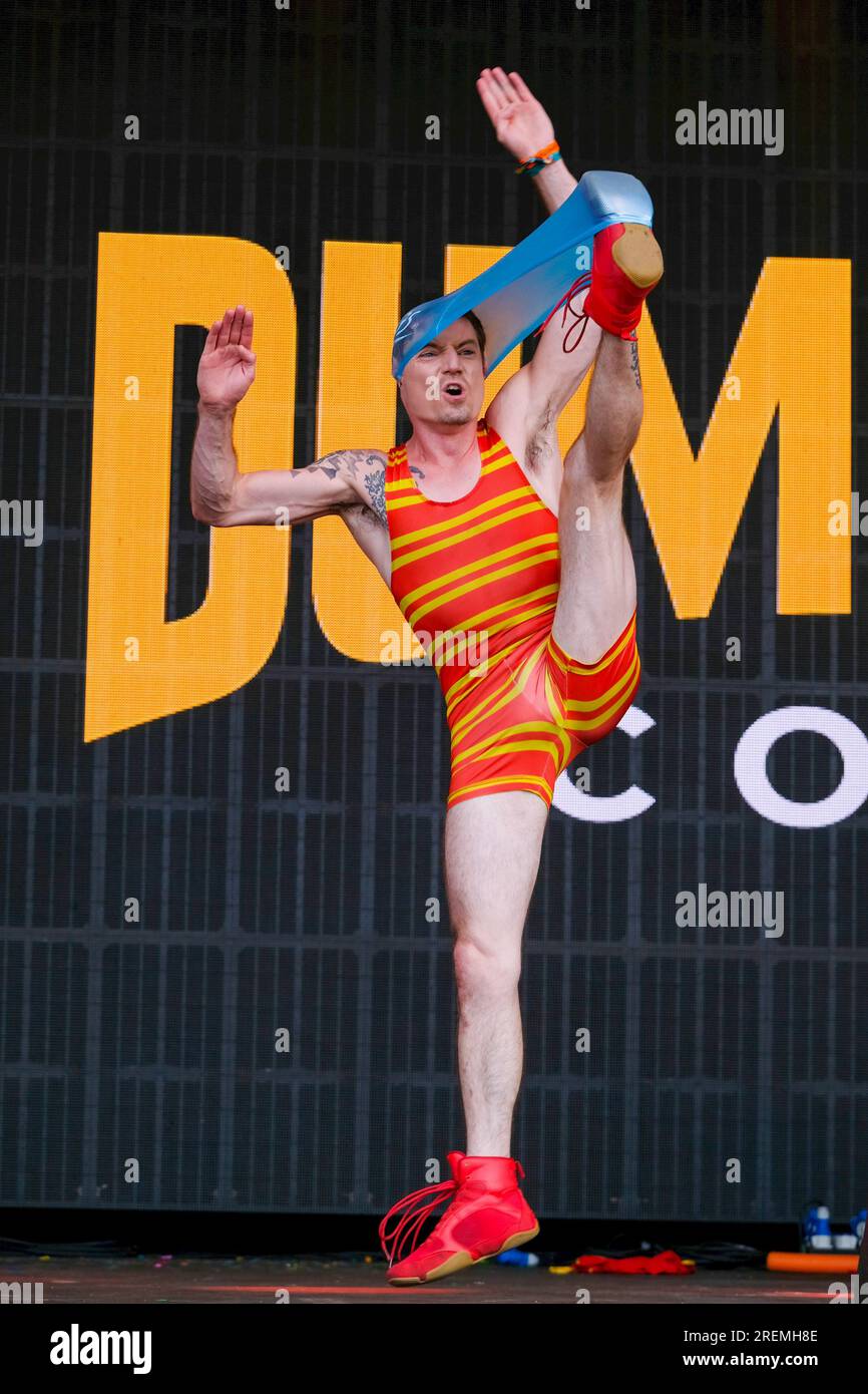 Qualified circus performer hi-res stock photography and images - Alamy