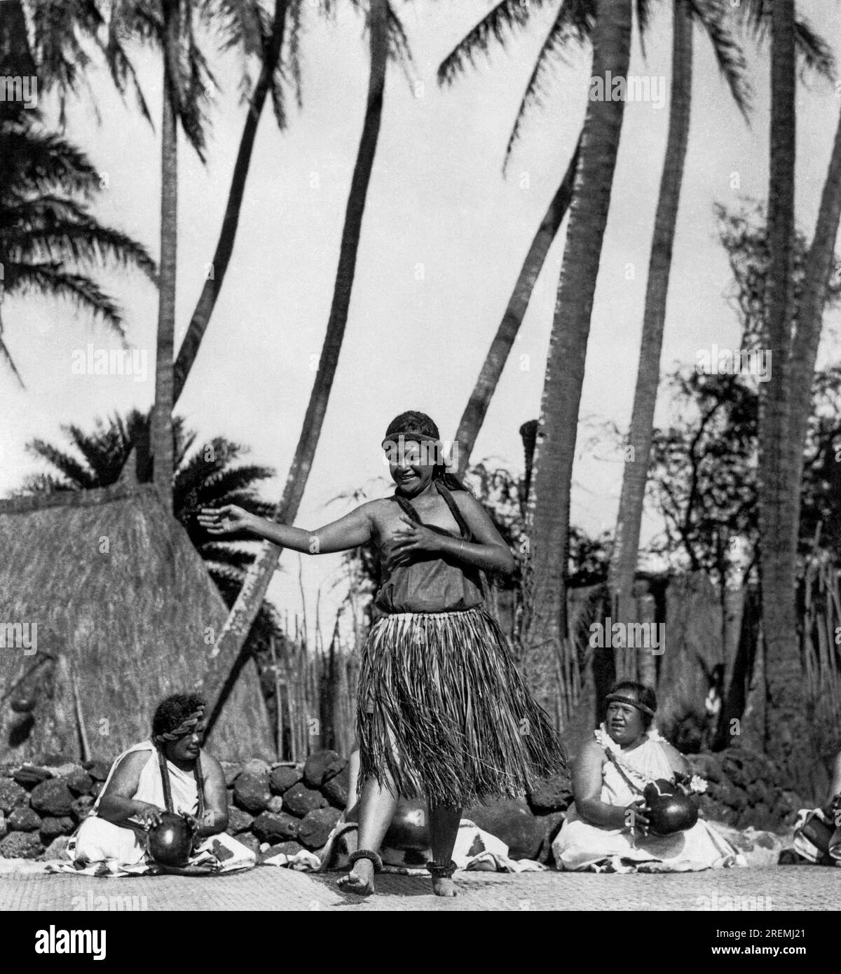 Native hawaiian women Black and White Stock Photos & Images - Alamy