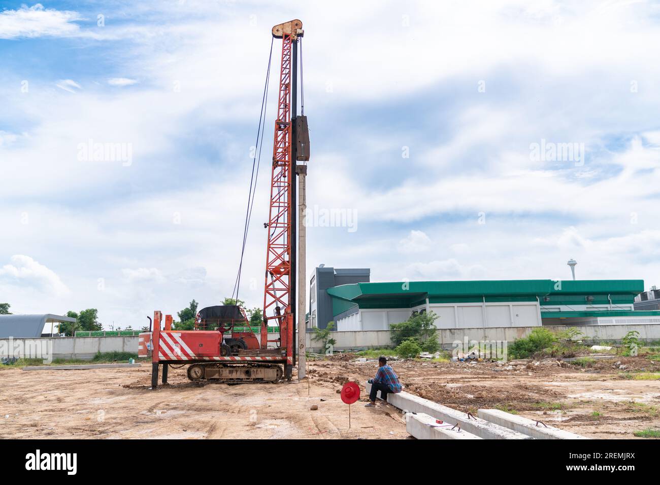 Pile driving machine drop hammer hit pile and Hammer counting, to ...