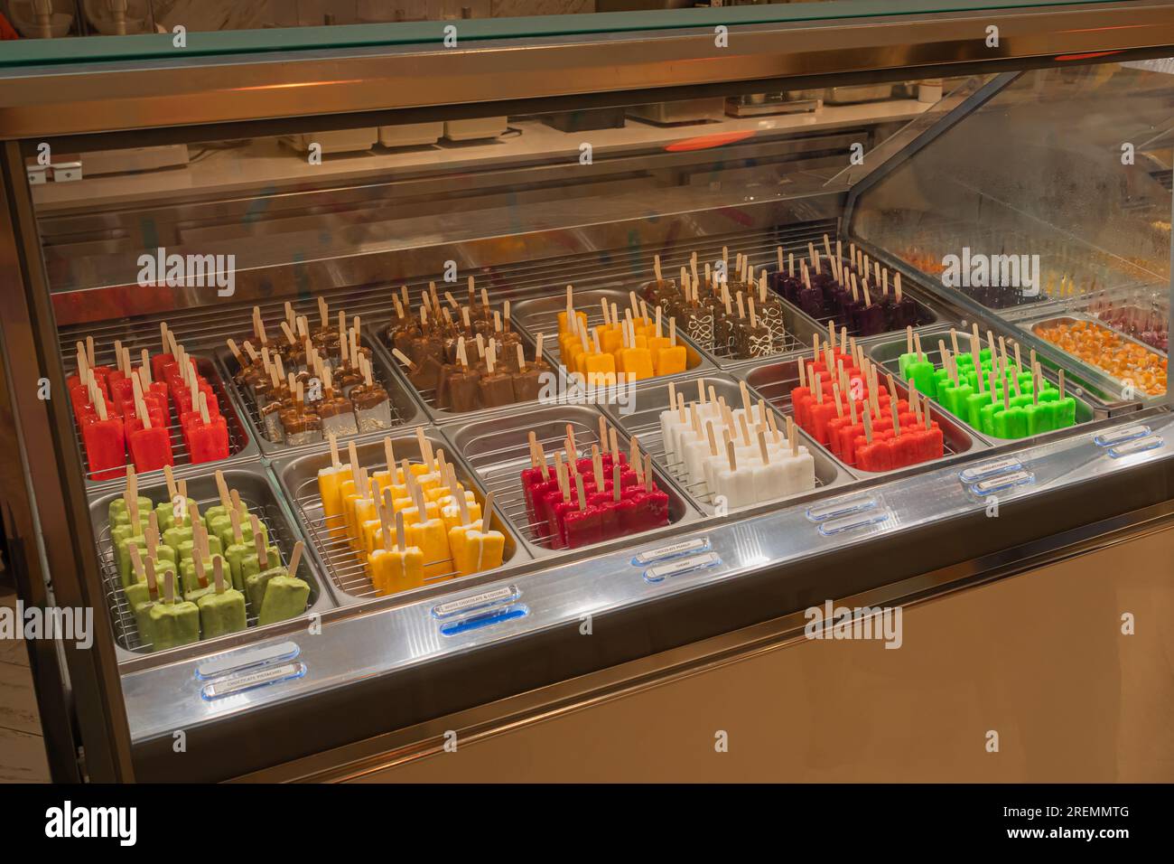 Cooling flavors hi-res stock photography and images - Alamy