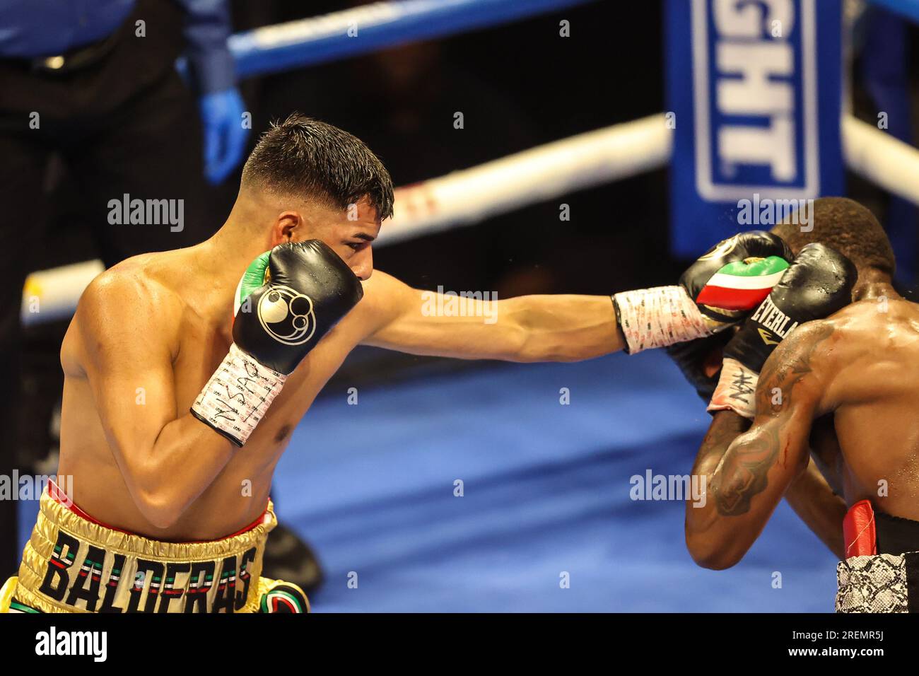 Las Vegas, NV, USA. 28th July, 2023. Karlos Balderas (L) punches Nahir ...