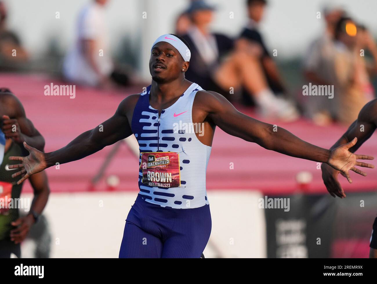 Aaron Brown celebrates after winning the 100-meter final at the ...