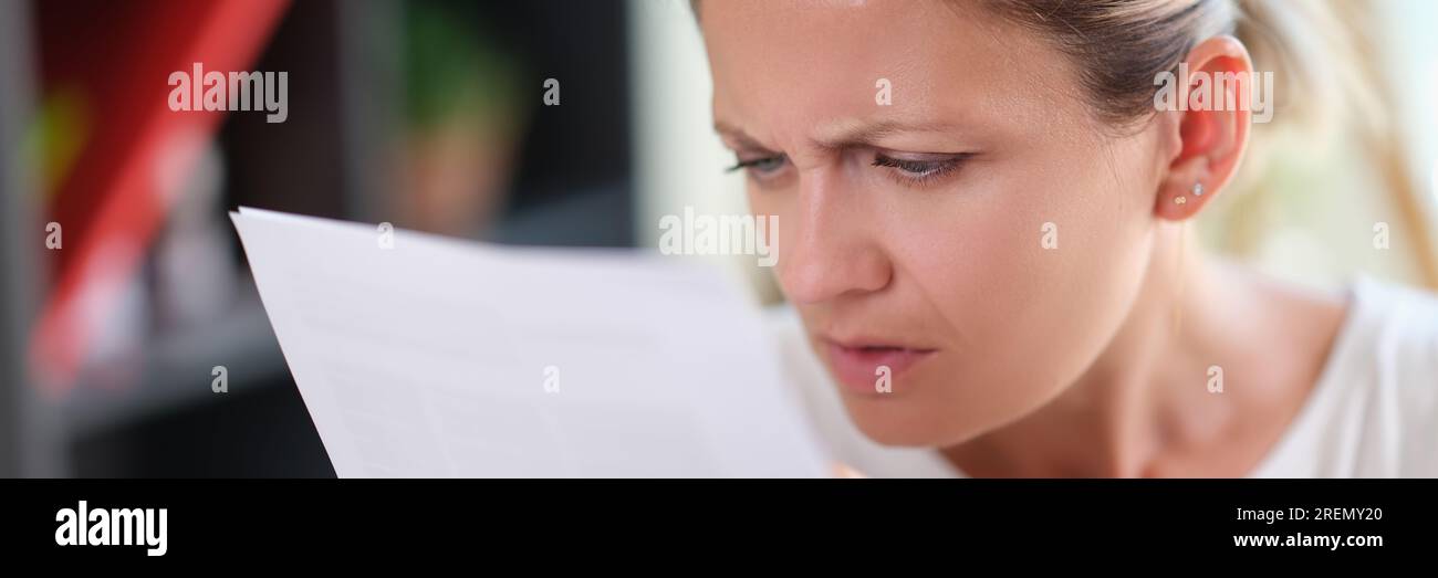 Close up woman student reading hi-res stock photography and images - Alamy