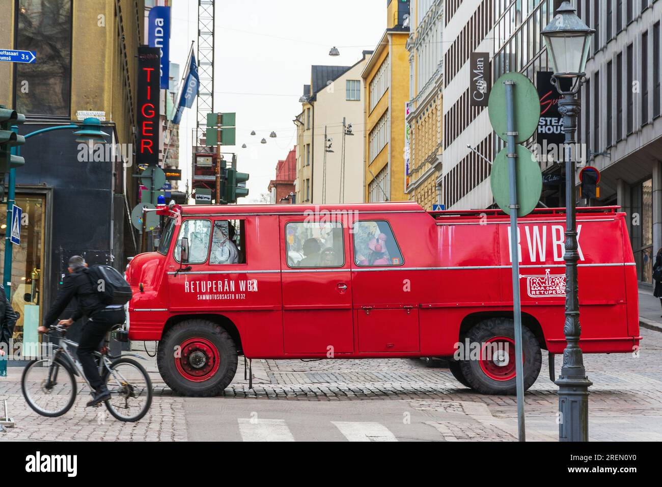 May Eve with old Retuperän WBK fire engine in 2014 at the Market square ...