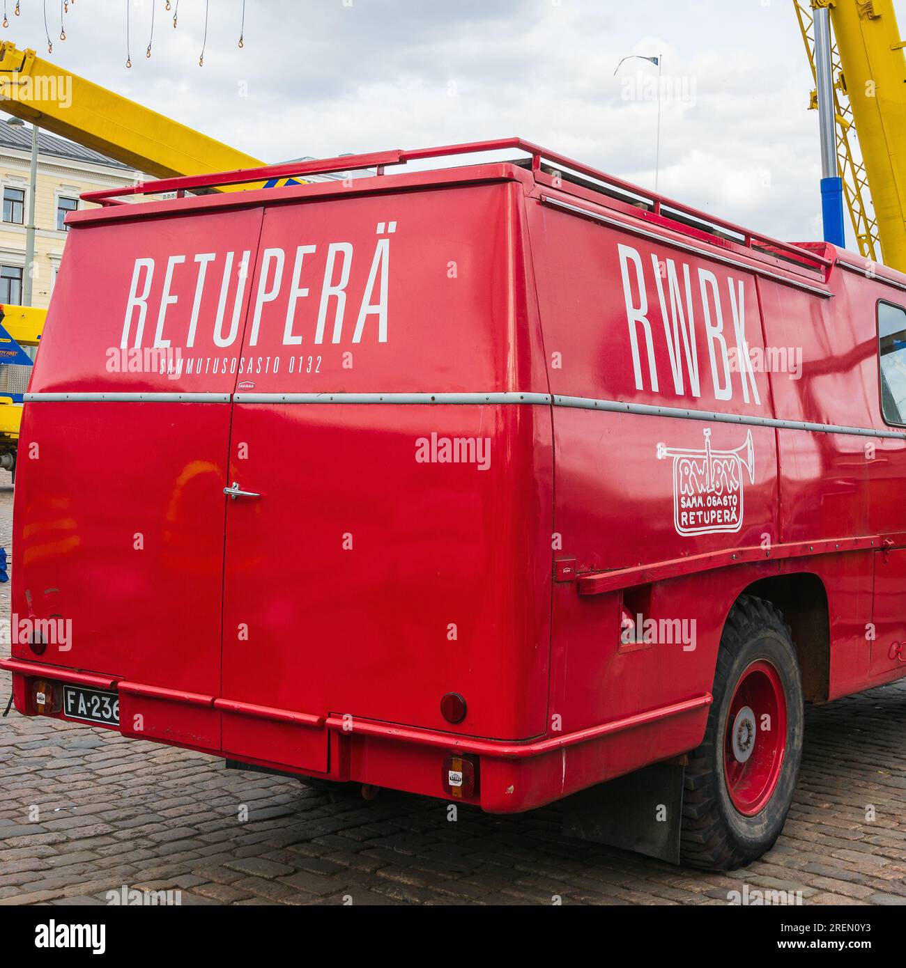 May Eve with old Retuperän WBK fire engine in 2014 at the Market square ...