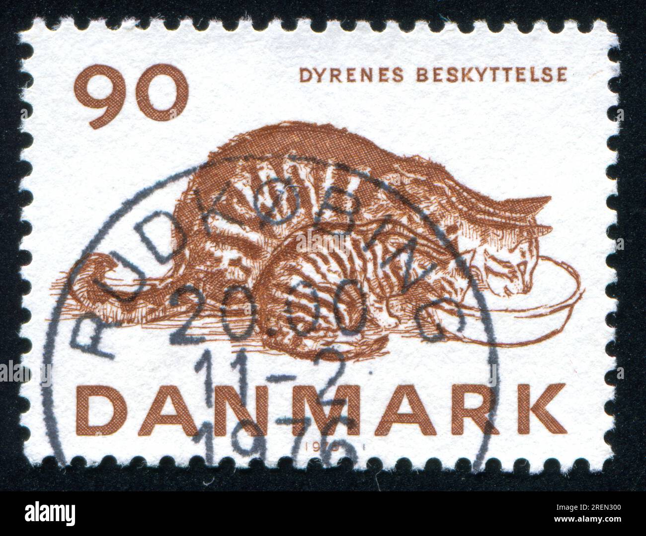 DENMARK - CIRCA 1975: stamp printed by Denmark, shows cat and kitten ...