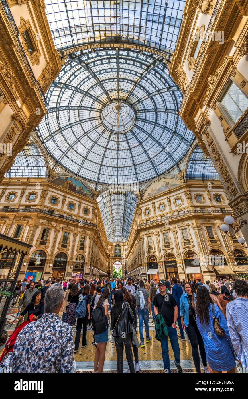 Galleria Vittorio Emanuele II shopping arcade, Milan, Lombardy, Italy ...