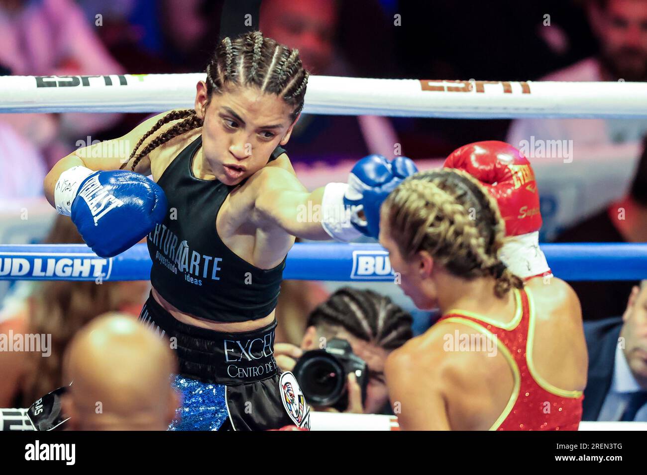 Las Vegas, NV, USA. 28th July, 2023. Leonela Yudica (L) punches Seniesa ...