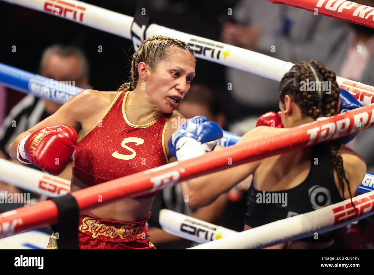 July 28, 2023: Seniesa Estrada (L) punches Leonela Yudica (R) during ...