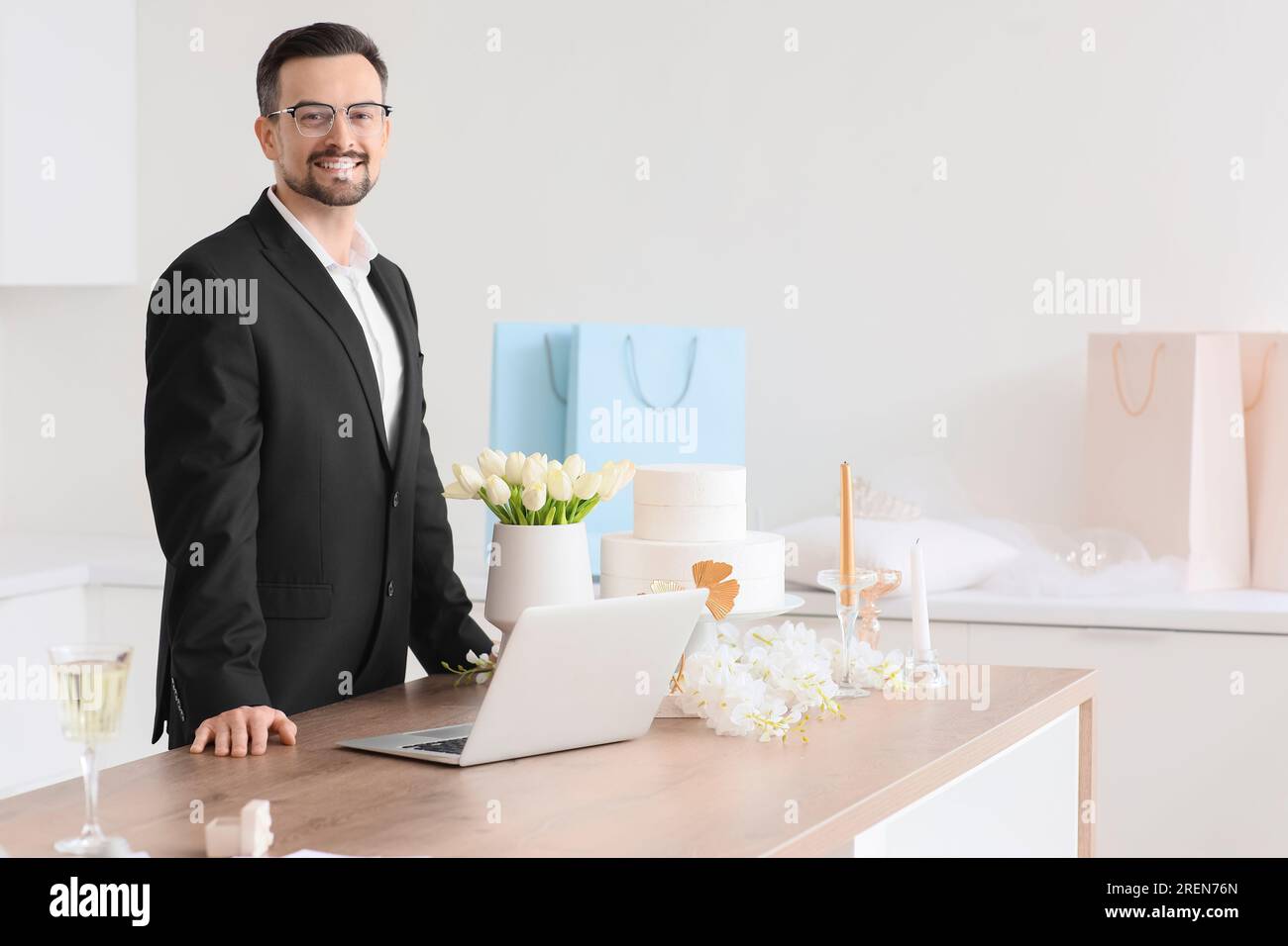 Wedding planner male hi-res stock photography and images - Alamy