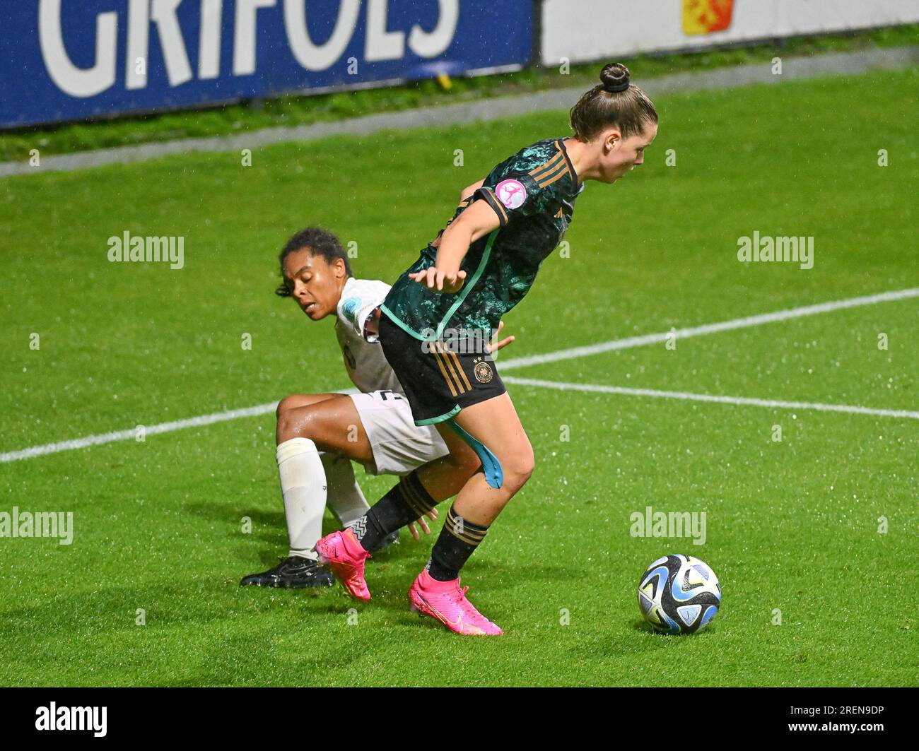 Tubize, Belgium. 27th July, 2023. Alara Sehitler (10) of Germany and Fiona Liaigre (12) of ...