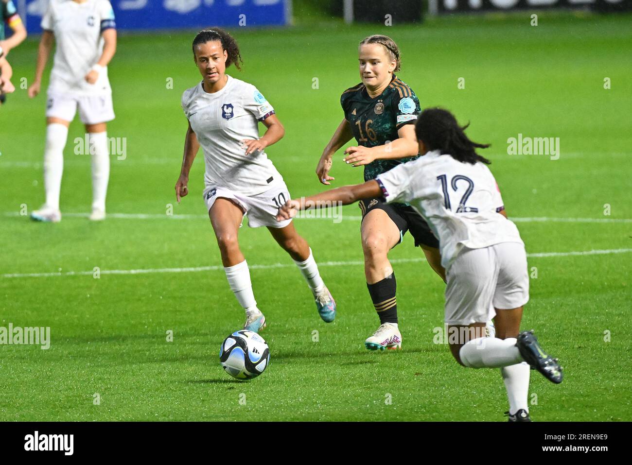 Tubize, Belgium. 27th July, 2023. Paulina Platner (16) of Germany with Fiona Liaigre (12) of ...