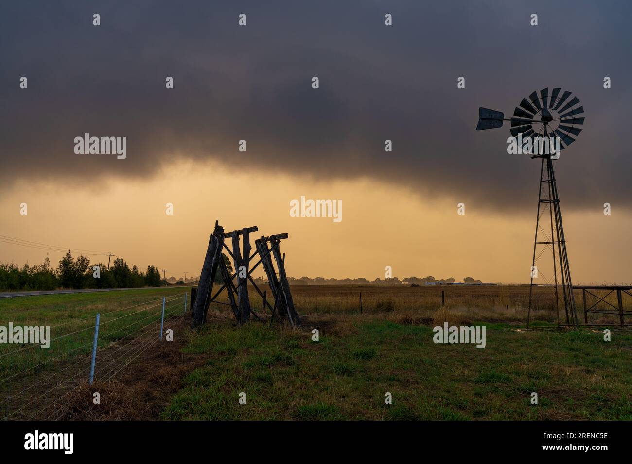 Australian old windmill hi-res stock photography and images - Alamy