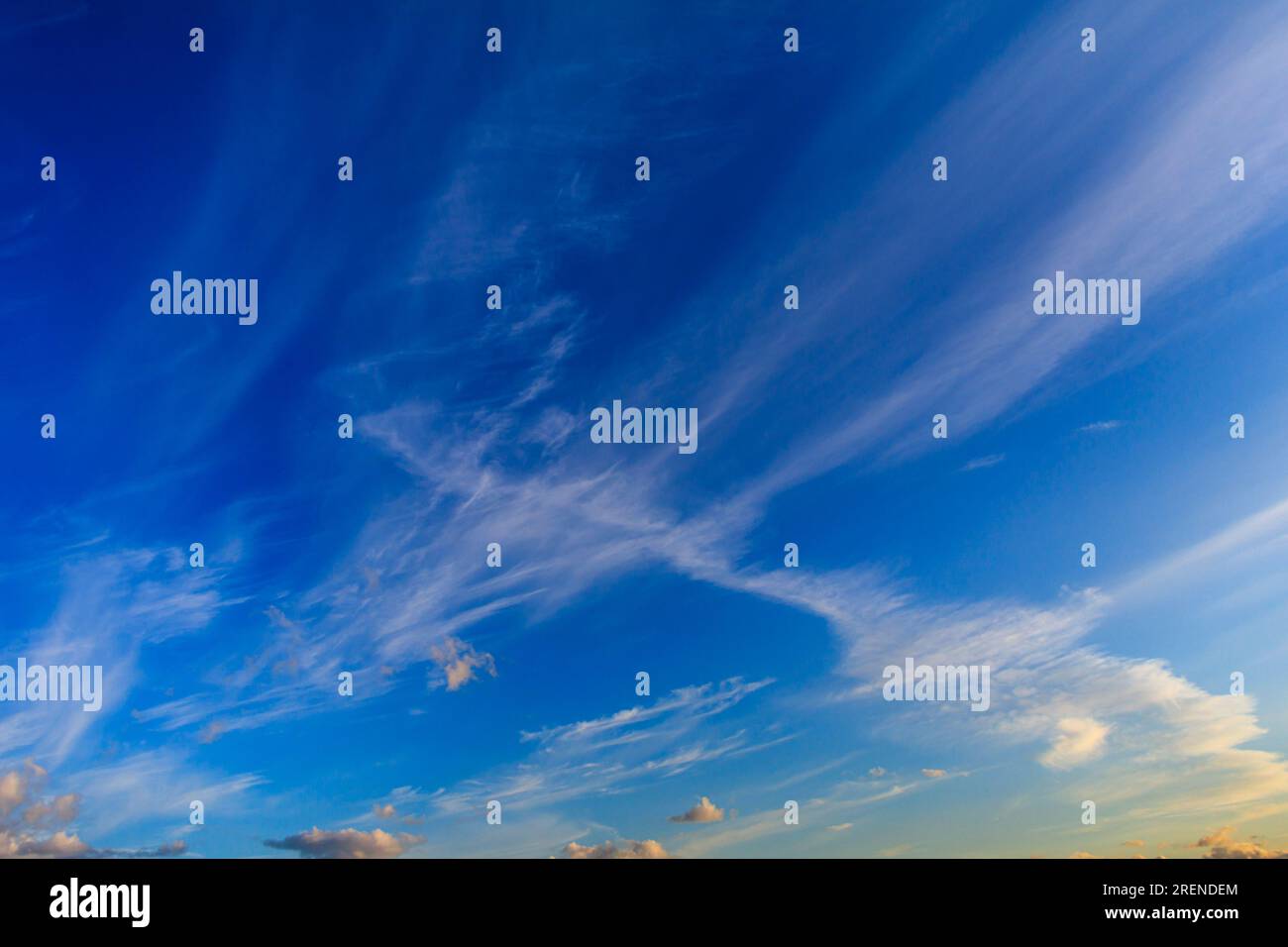 Thin high clouds hi-res stock photography and images - Alamy