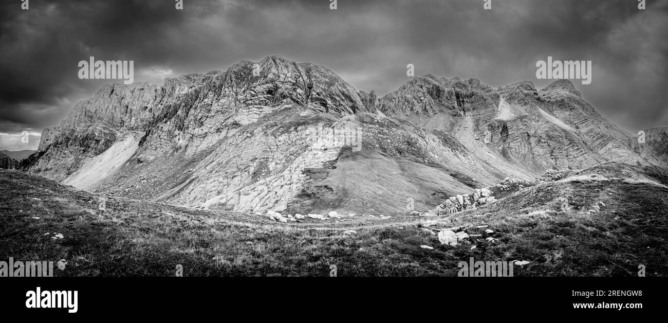 Penaforca and Lenito peaks, Hecho valley, Pyrenean mountain range ...