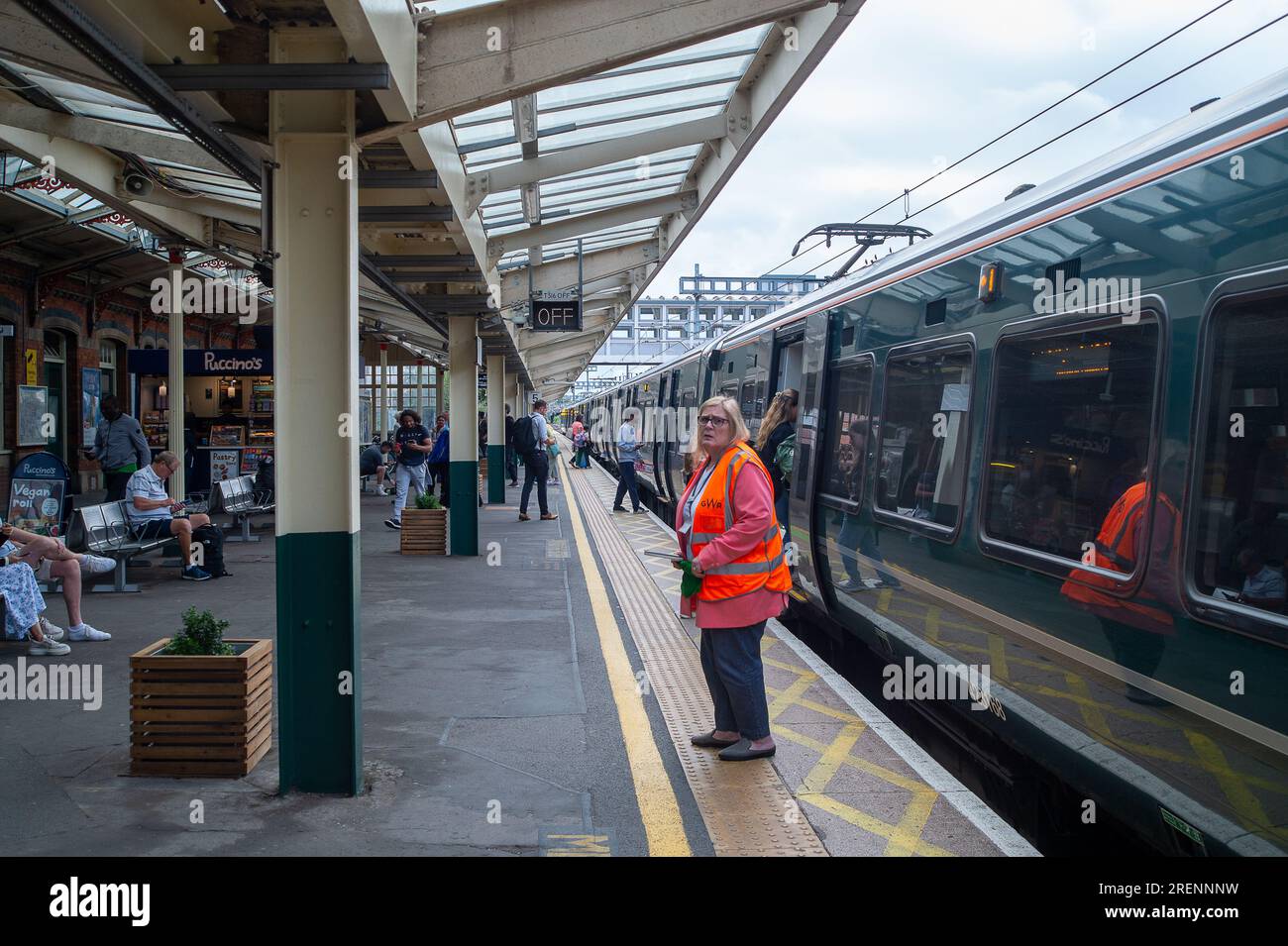 Slough train station elizabeth line hi-res stock photography and images ...