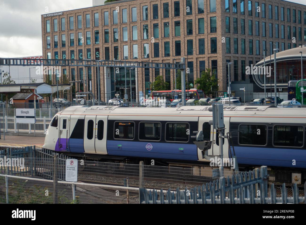 Elizabeth line e hi-res stock photography and images - Alamy