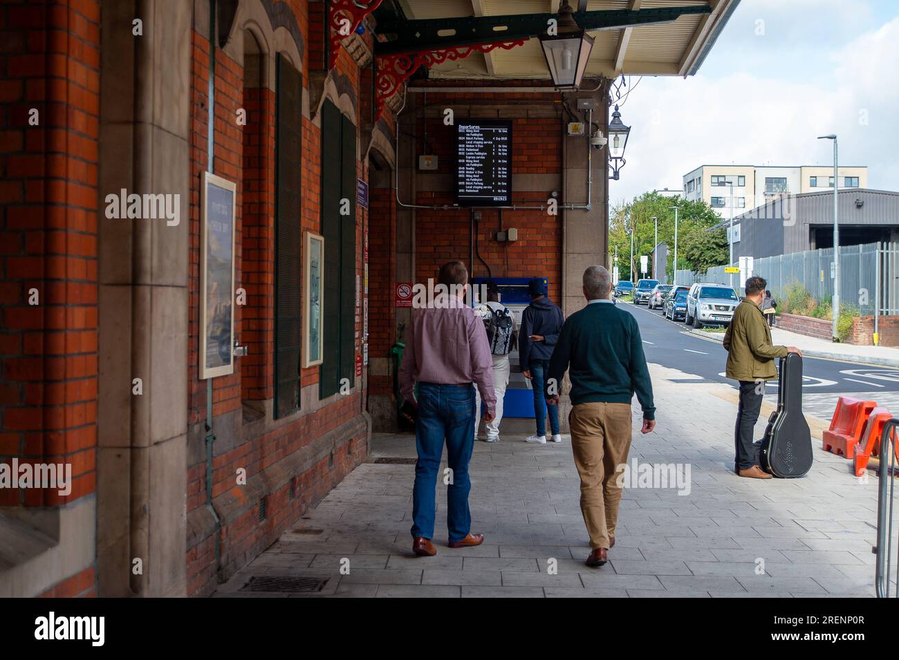 Slough train station elizabeth line hi-res stock photography and images ...