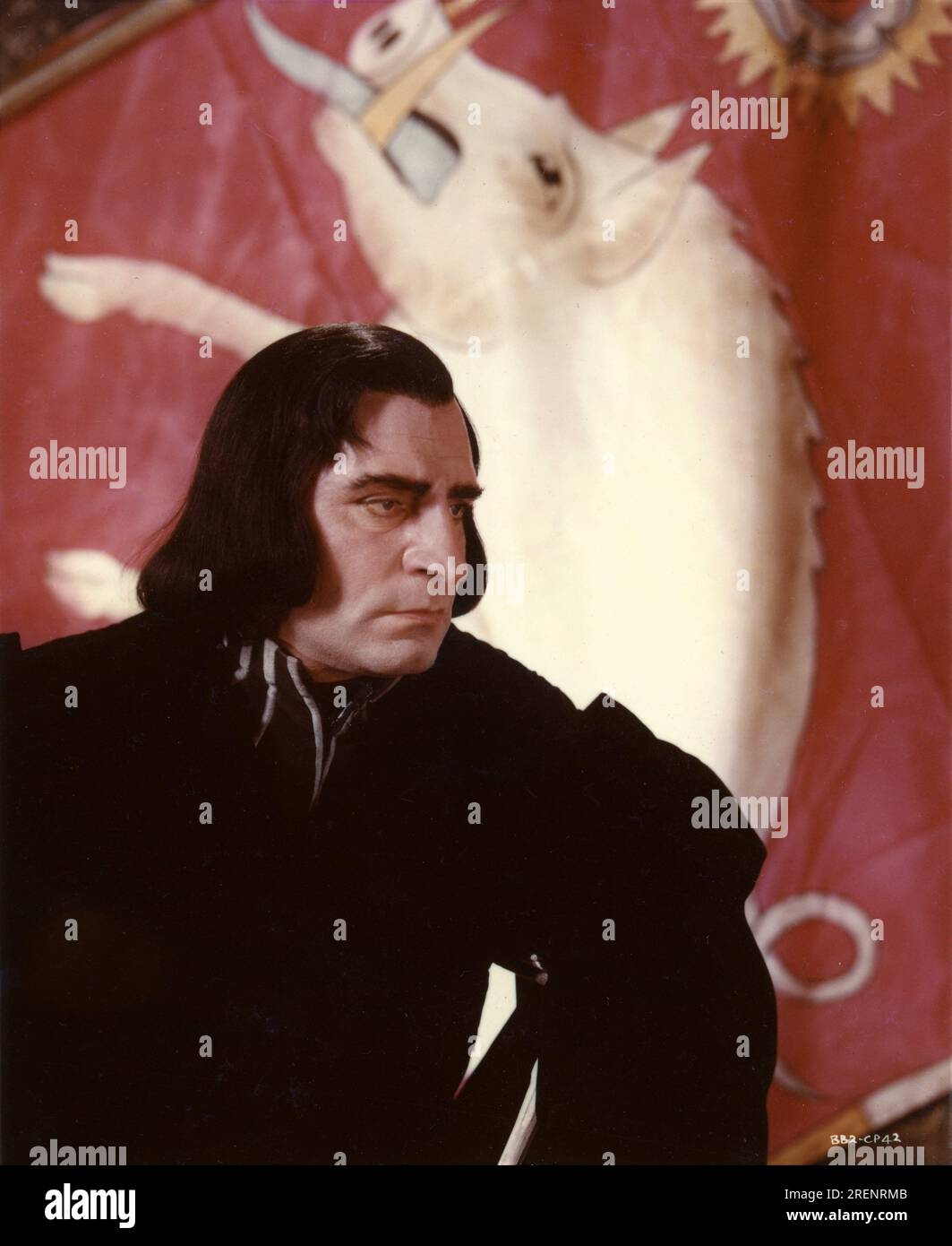 LAURENCE OLIVIER Portrait in RICHARD III 1955 director LAURENCE OLIVIER ...