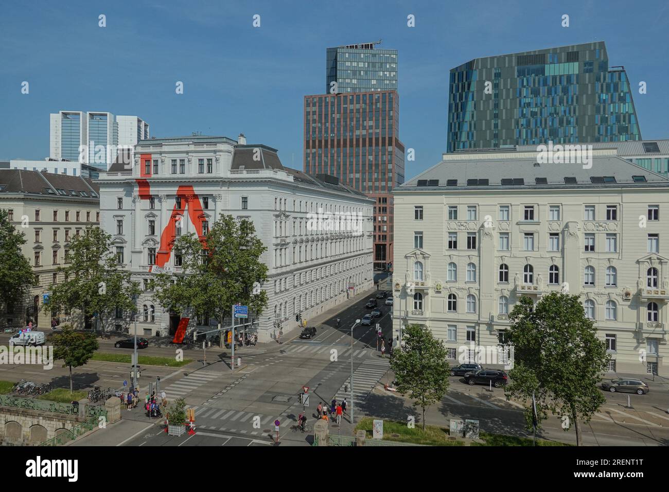 Wien, Blick auf Zentrum Wien-Mitte mit Justizturm und Finanzministerium ...