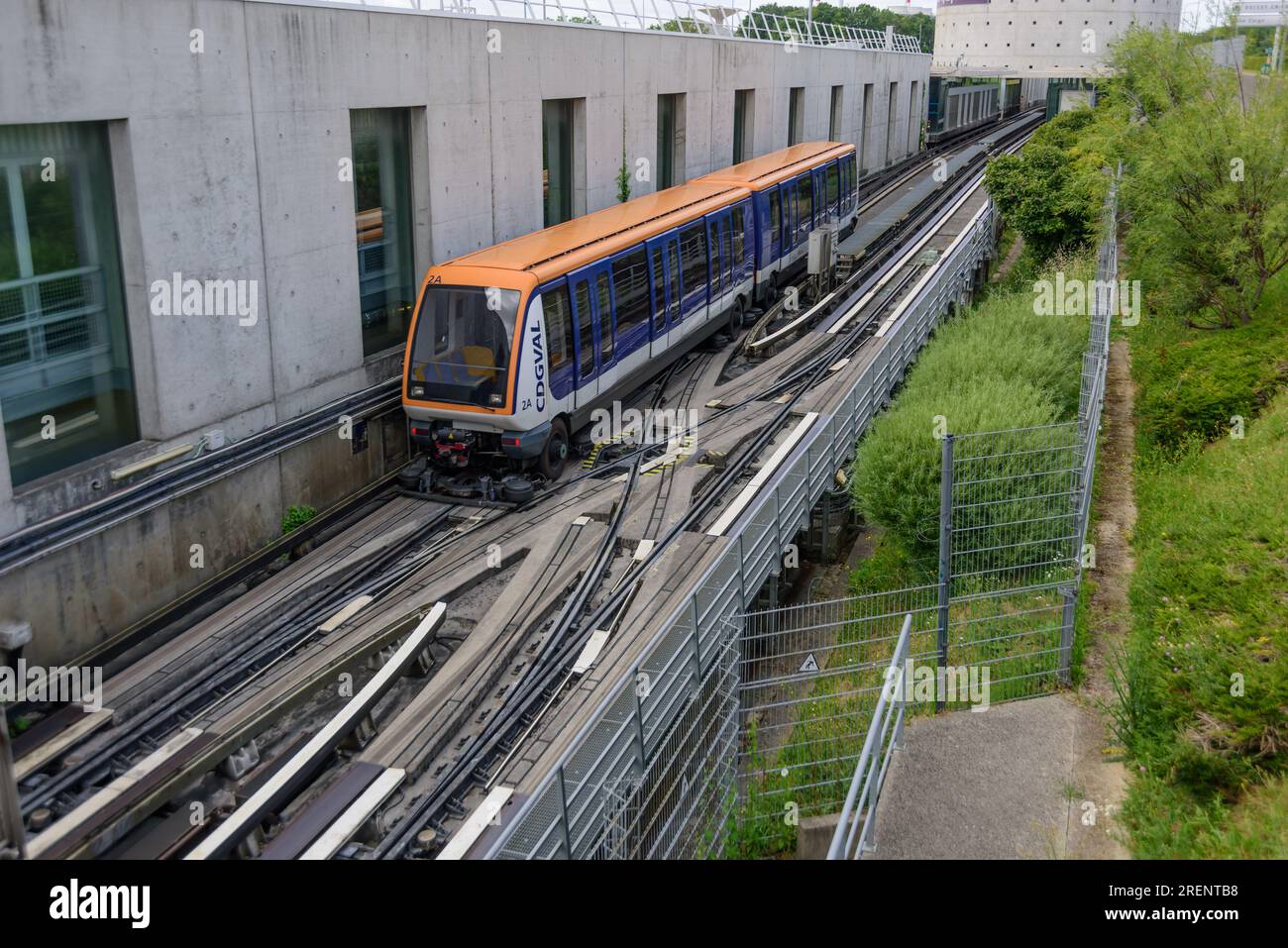 Paris, Flughafen Charles-de-Gaulle, VAL-Metro // Paris, Charles-de ...