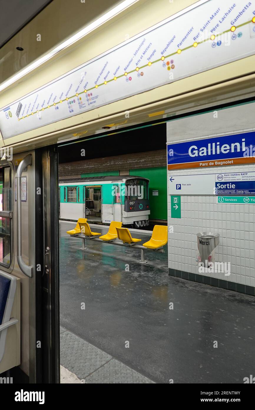 Paris, Metro, Linie 3, Gallieni // Paris, Metro, Line 3, Gallieni Stock ...