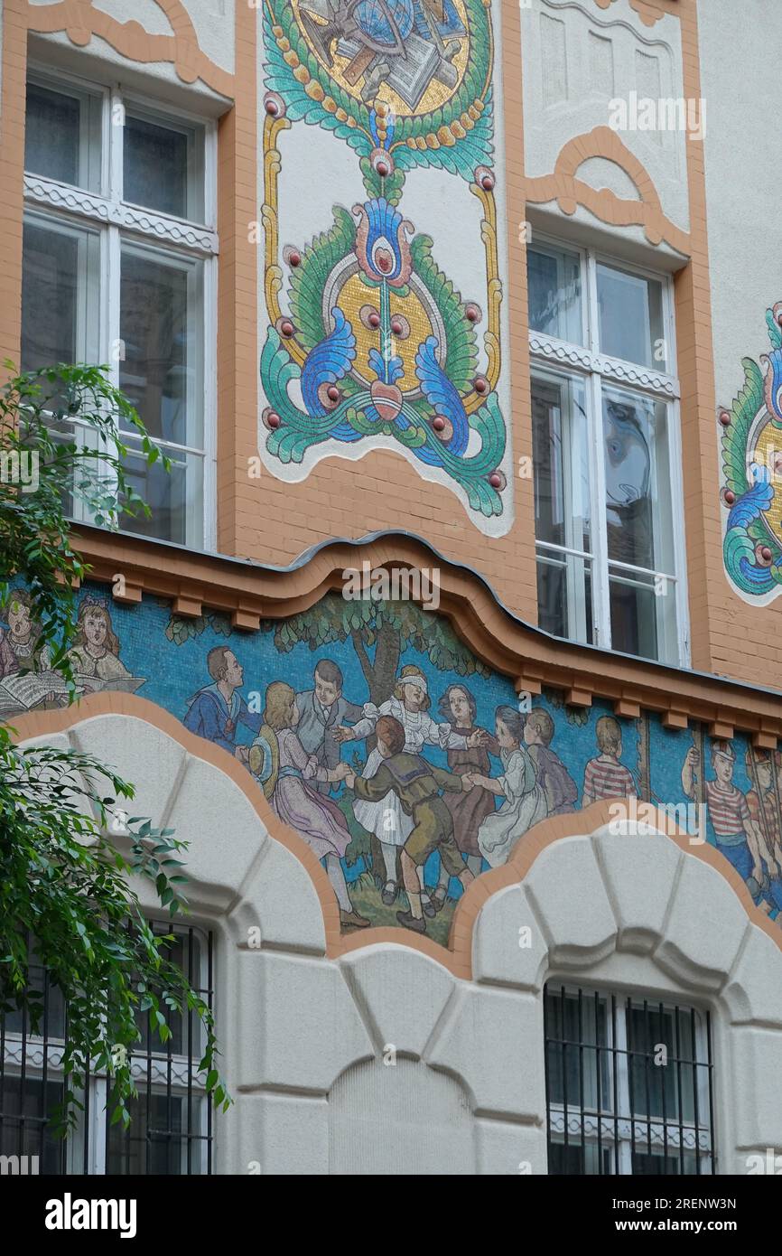 Budapest, Jugendstil-Schulgebäude in der Dob utca // Budapest, Art ...