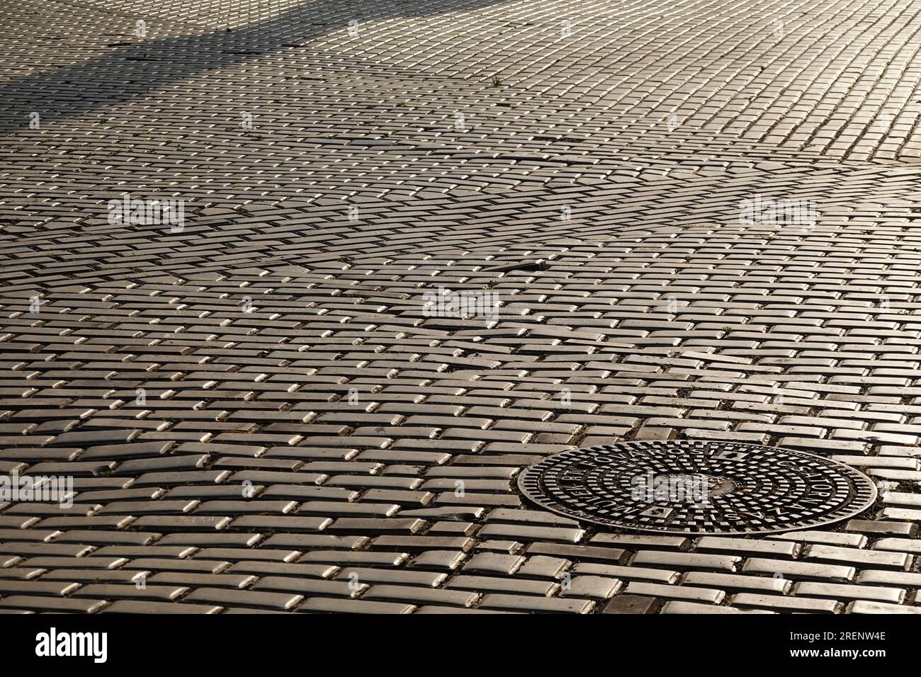 Budapest, historische Keramit-Pflasterung // Budapest, historic Keramit ...