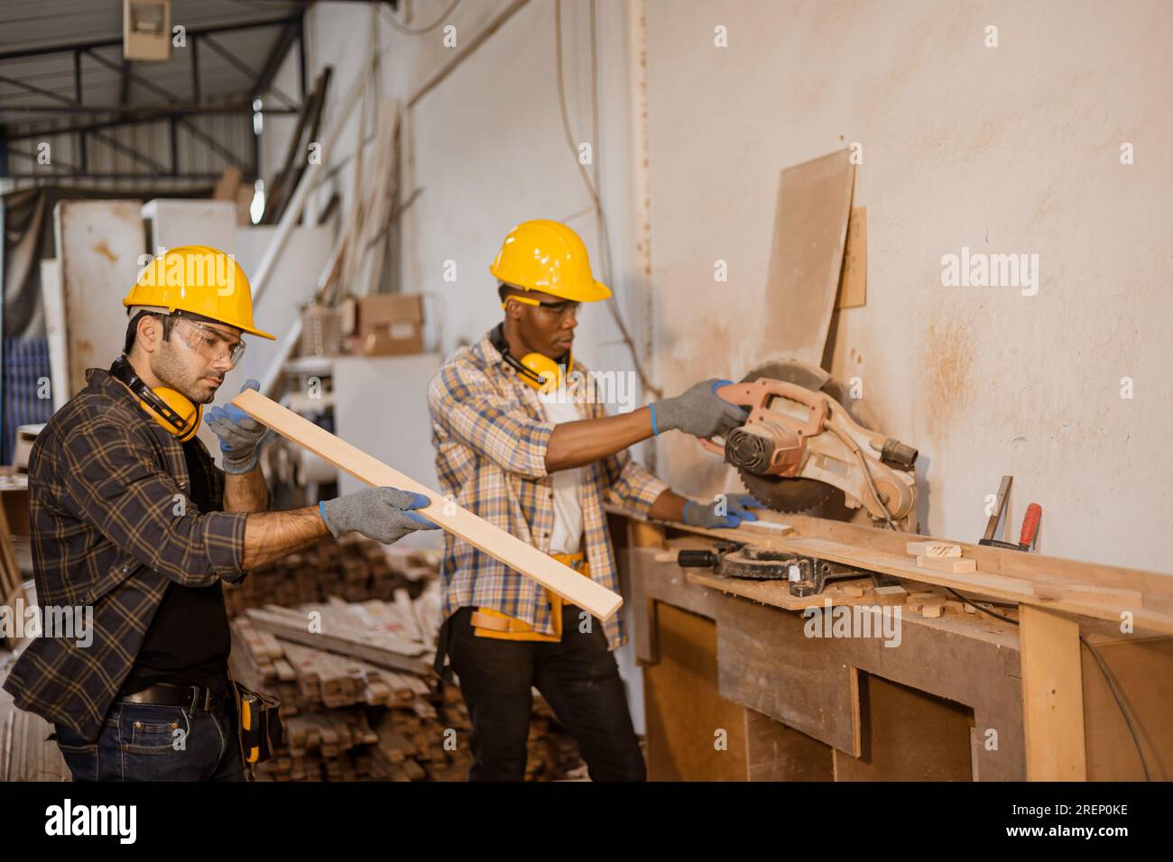 Man carpenter in wooden workshop hi-res stock photography and images ...