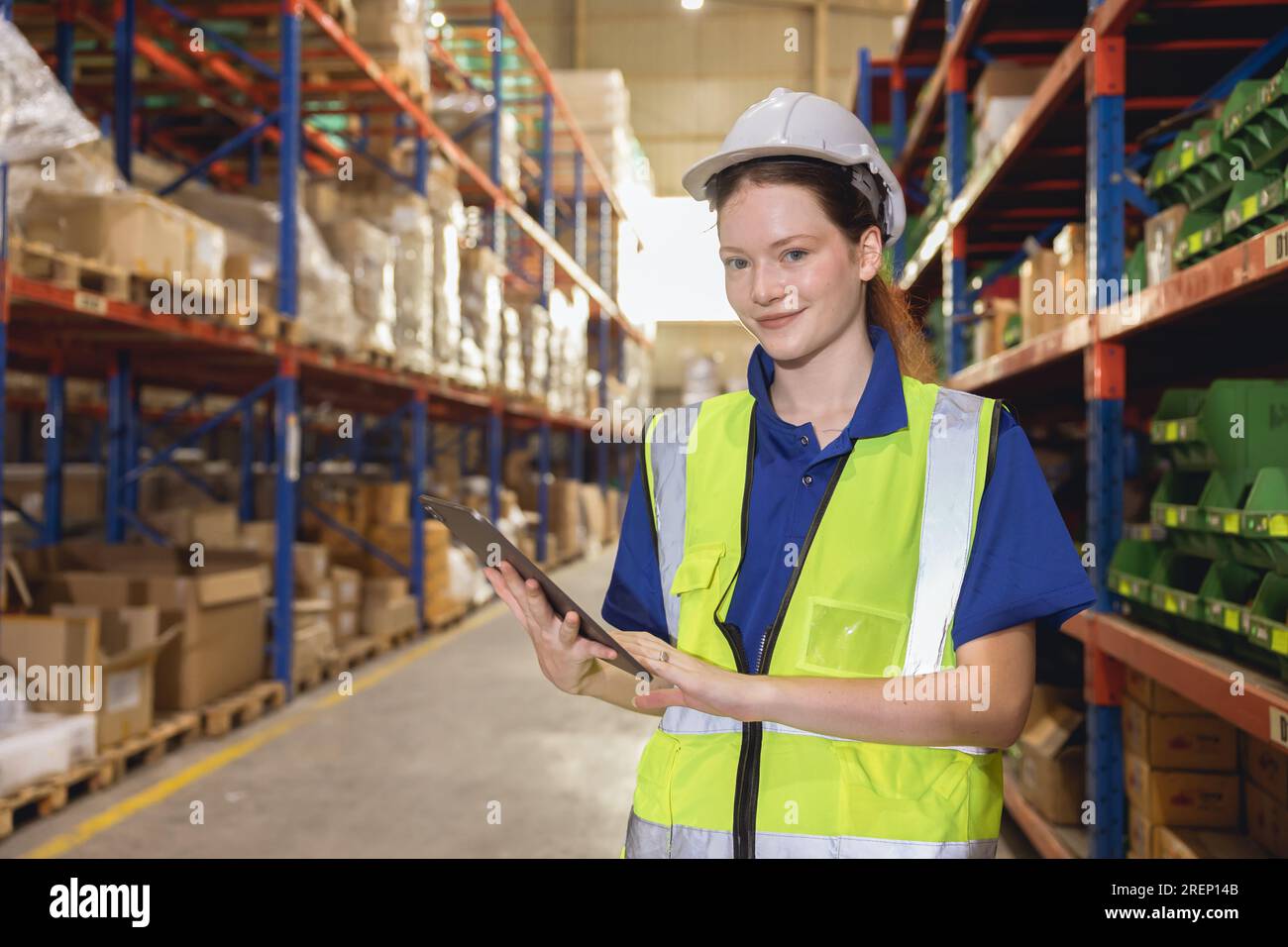 Storage warehouse worker hi-res stock photography and images - Alamy