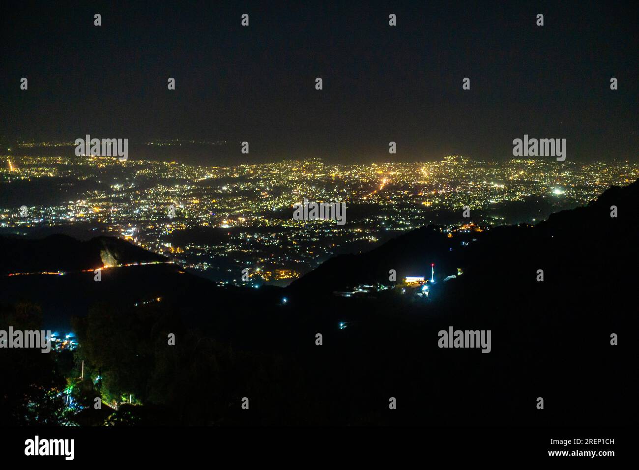 City night view with hills hi-res stock photography and images - Alamy