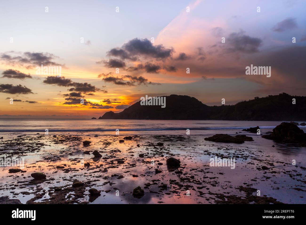 Beautiful tropical island archipelago sunset hi-res stock photography ...