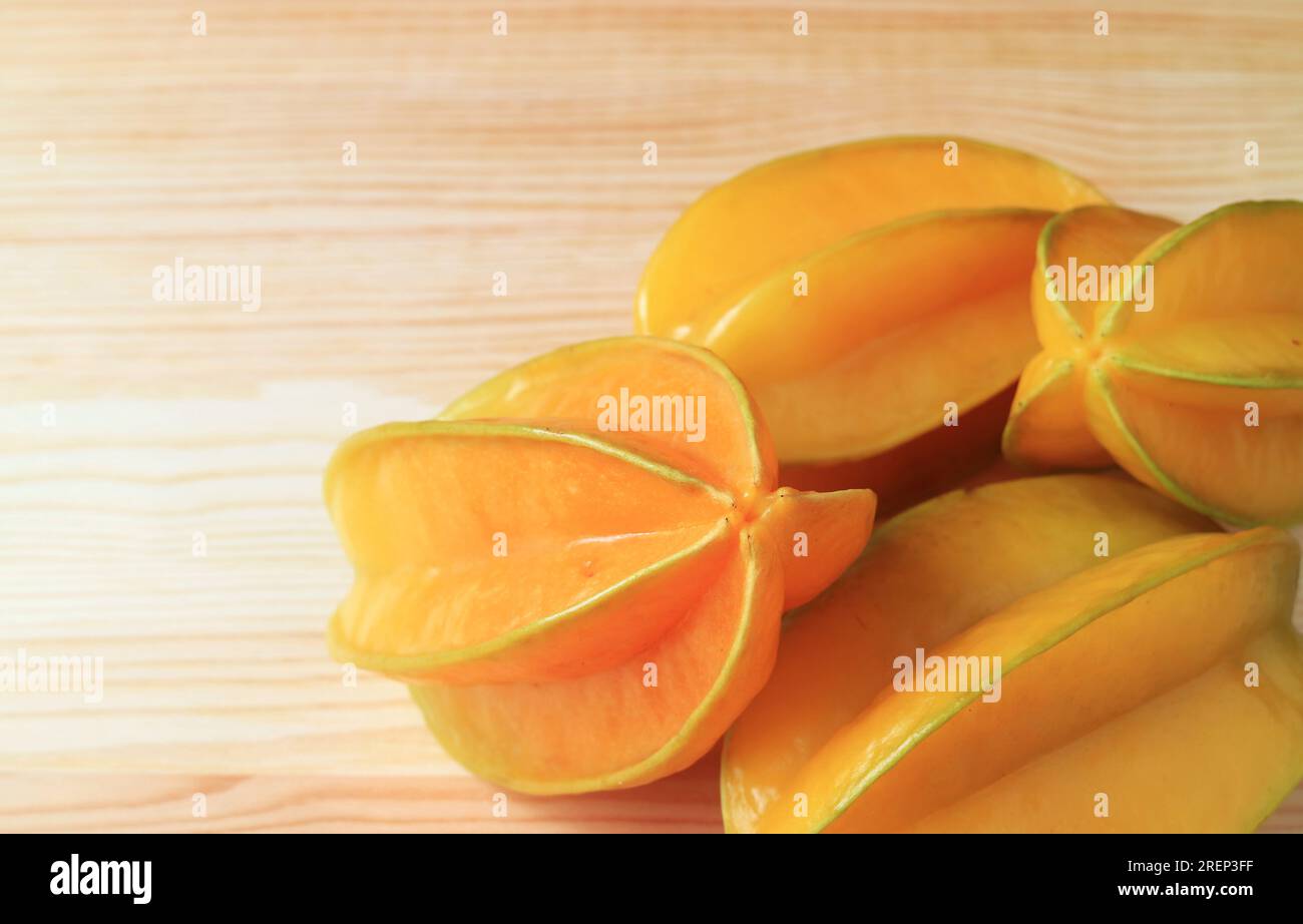 Yellow star fruits hi-res stock photography and images - Alamy