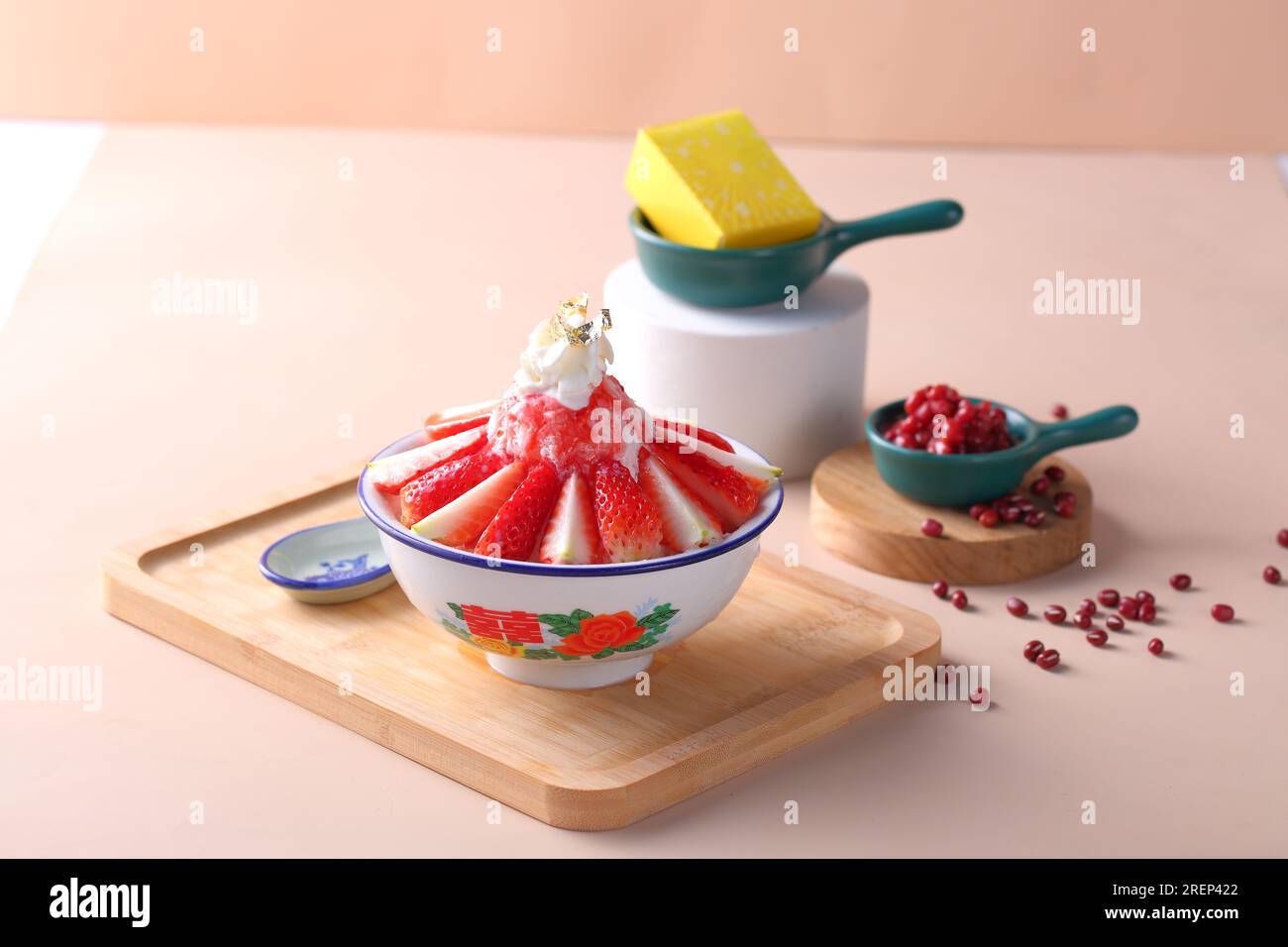 Korean shaved ice dessert with sweet toppings, strawberry Bingsu Stock ...
