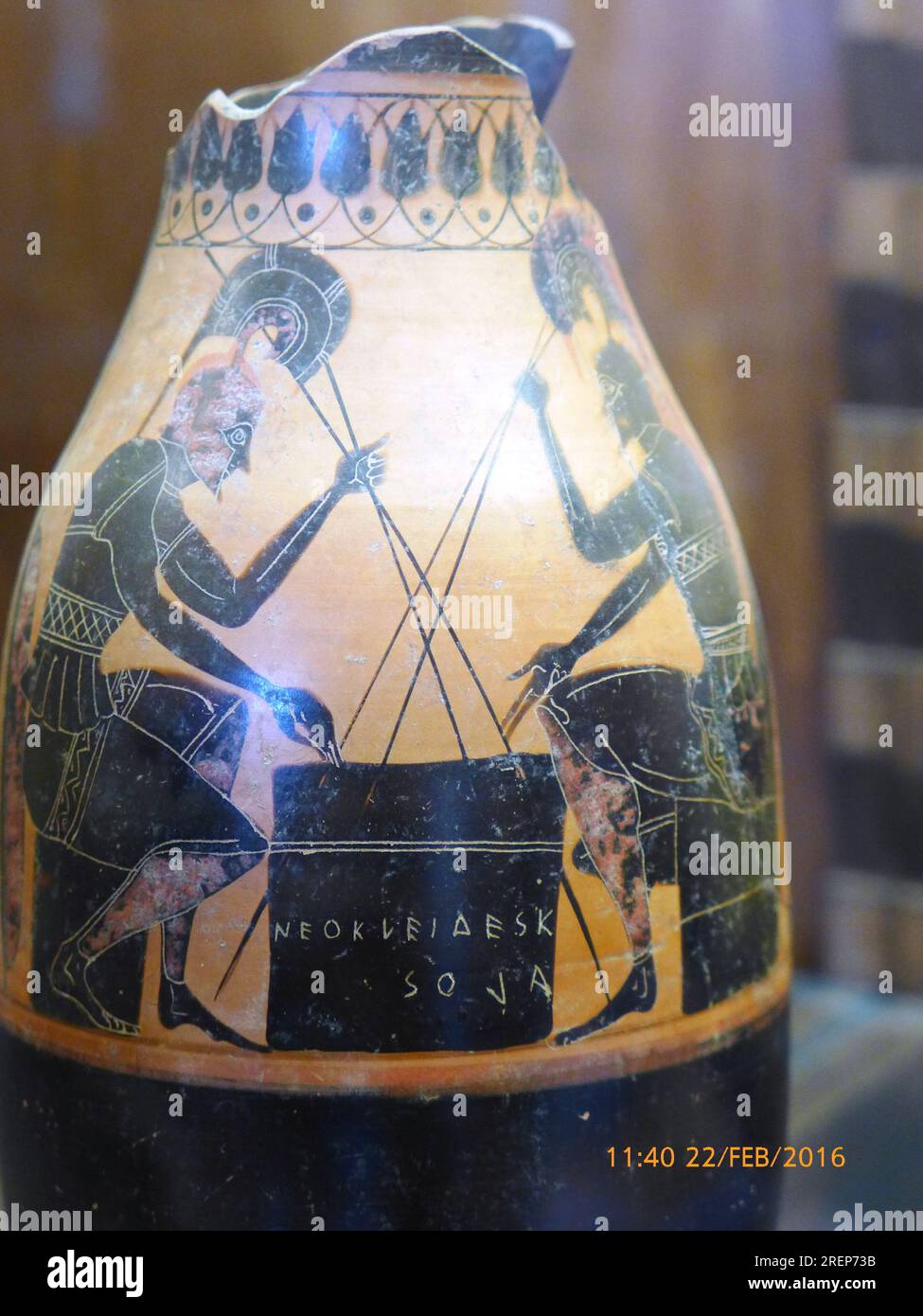Ancient greek men pottery hi-res stock photography and images - Alamy