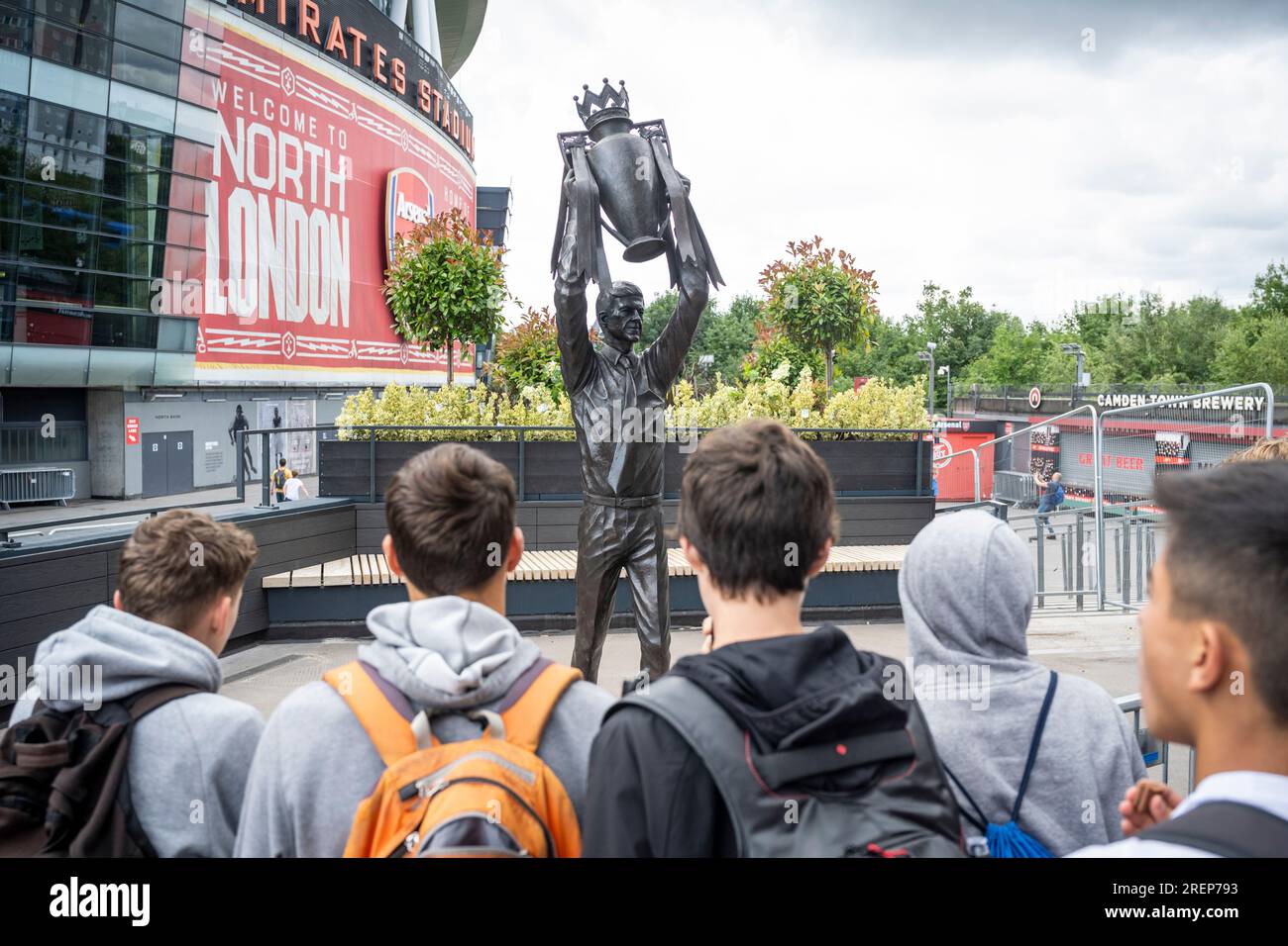 London, UK. 29 July 2023. Fans view the statue of Arsenal manager ...