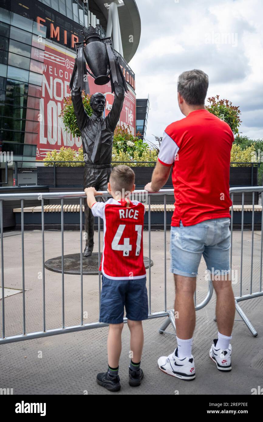 London, UK. 29 July 2023. Fans view the statue of Arsenal manager ...