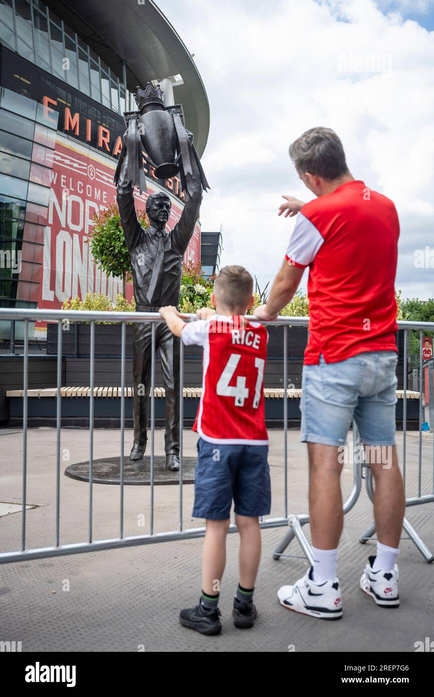 London, UK. 29 July 2023. Fans view the statue of Arsenal manager ...